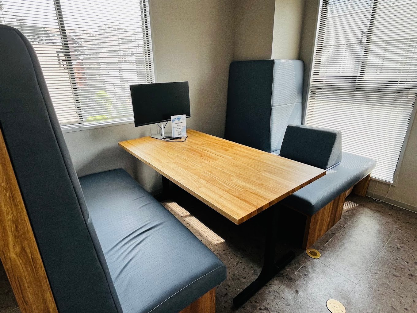 ワークスペース | Workspace & Bar 56